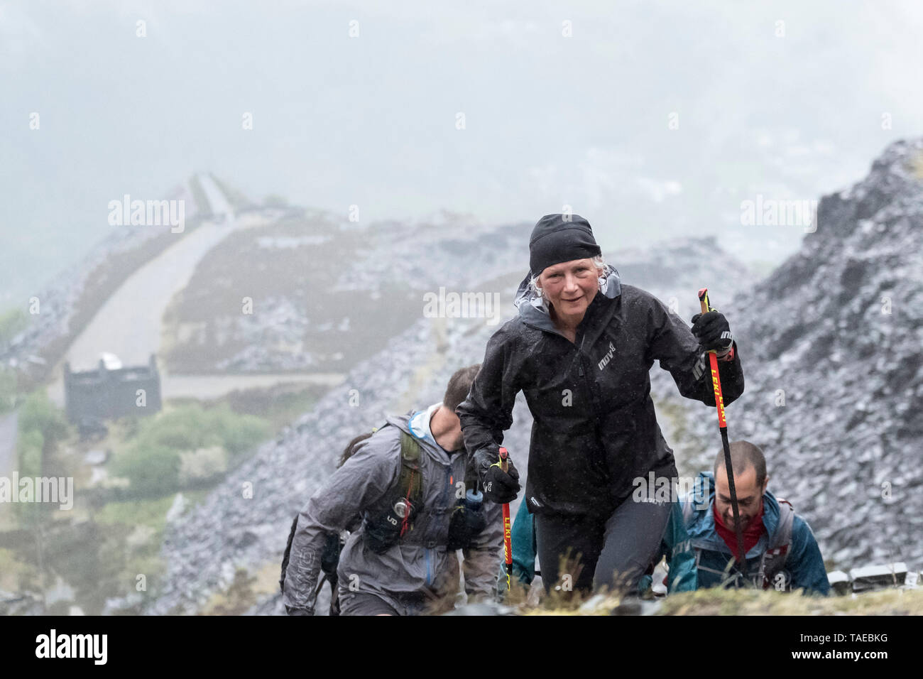 Fell runner snowdonia hi-res stock photography and images - Alamy