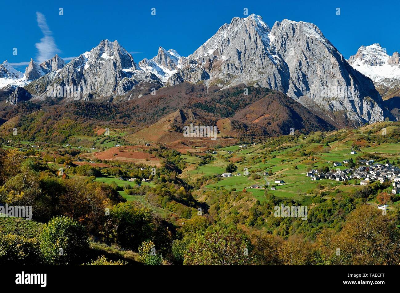 Lescun village hi-res stock photography and images - Alamy