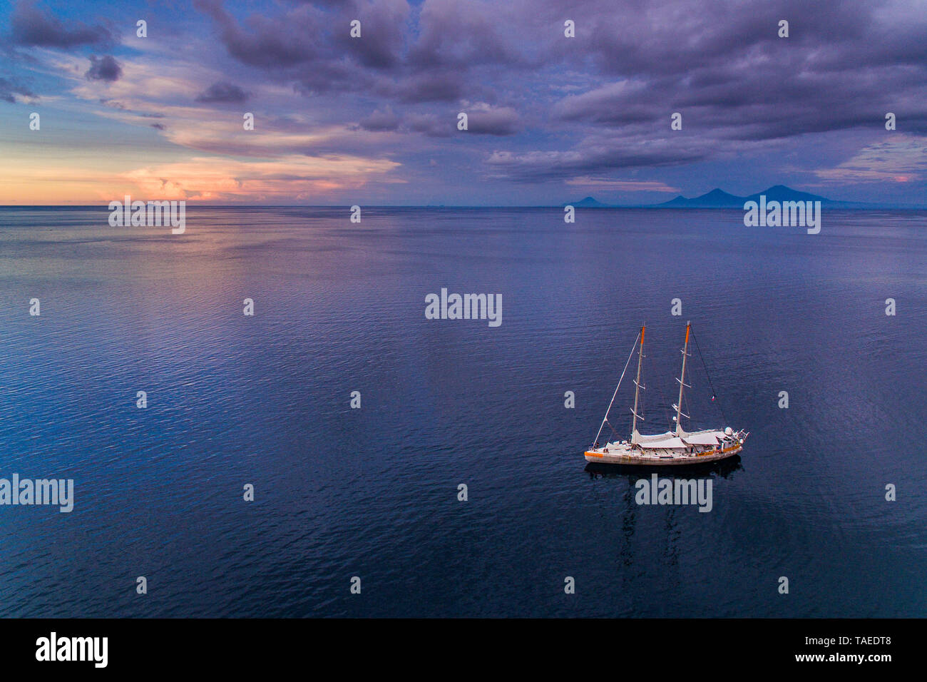 Underwater expeditions hi-res stock photography and images - Alamy