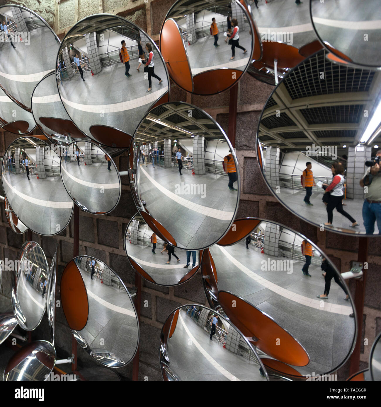 Group of mirrors hi-res stock photography and images - Alamy