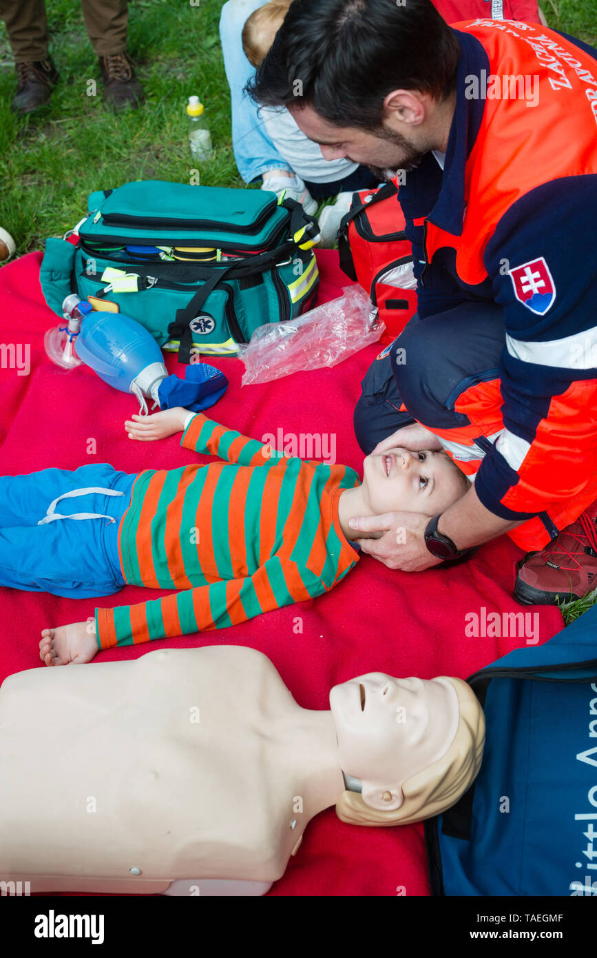 Children cpr training hi-res stock photography and images - Alamy