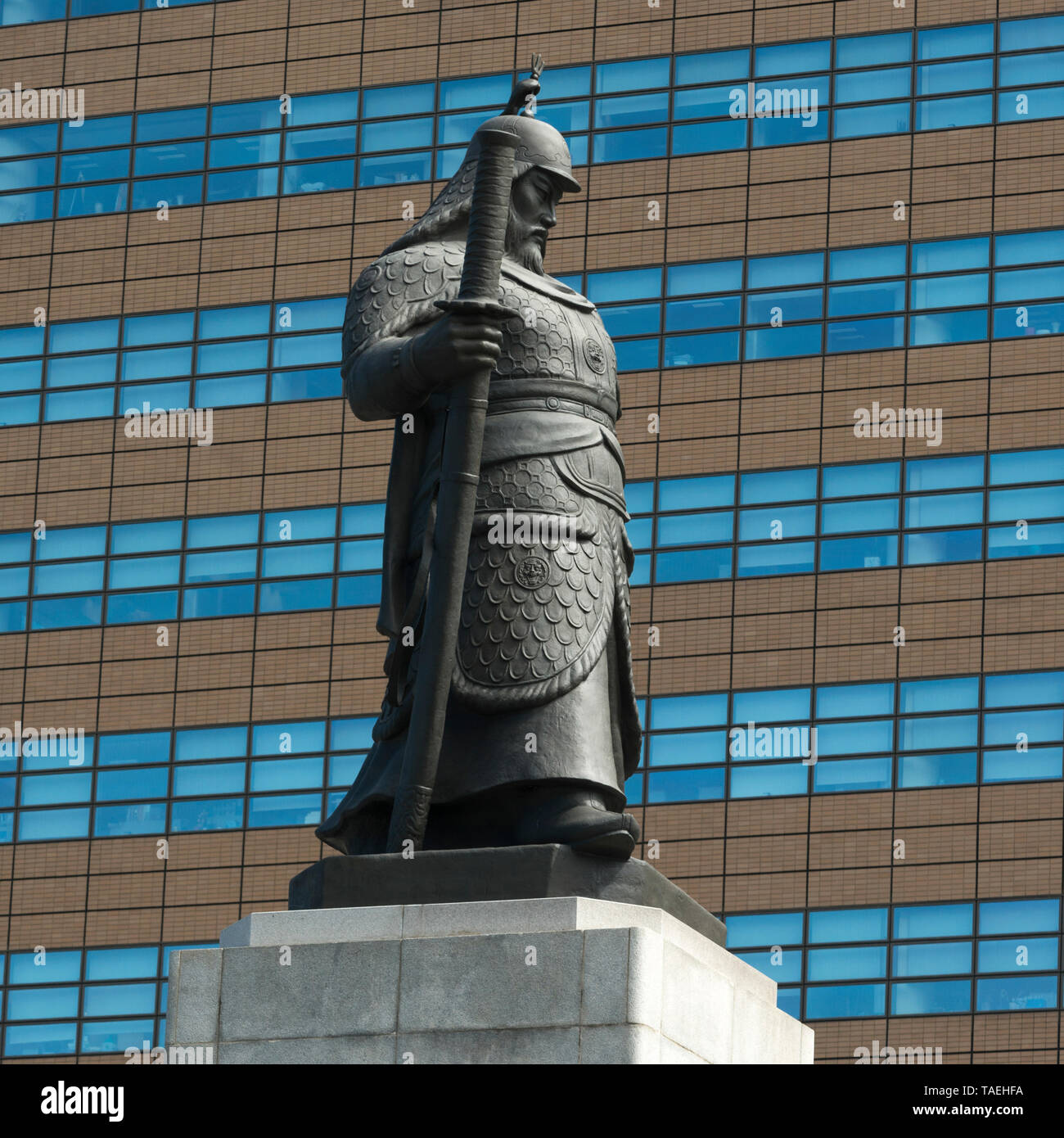 Yi Sun-Sin Statue at Gwanghwamun Square, Gyeongbokgung Palace, Seoul ...