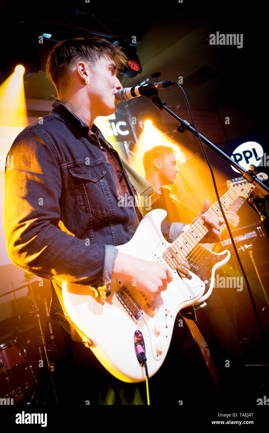 Sam fender musician hi-res stock photography and images - Alamy
