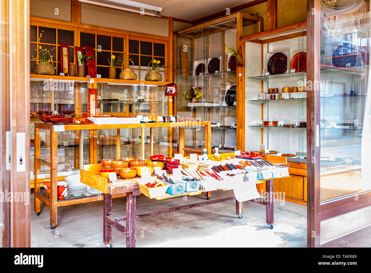 Japan traditional art pottery hi-res stock photography and images - Alamy