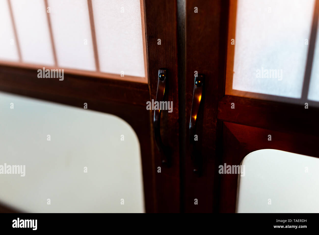Paper sliding doors hi-res stock photography and images - Alamy