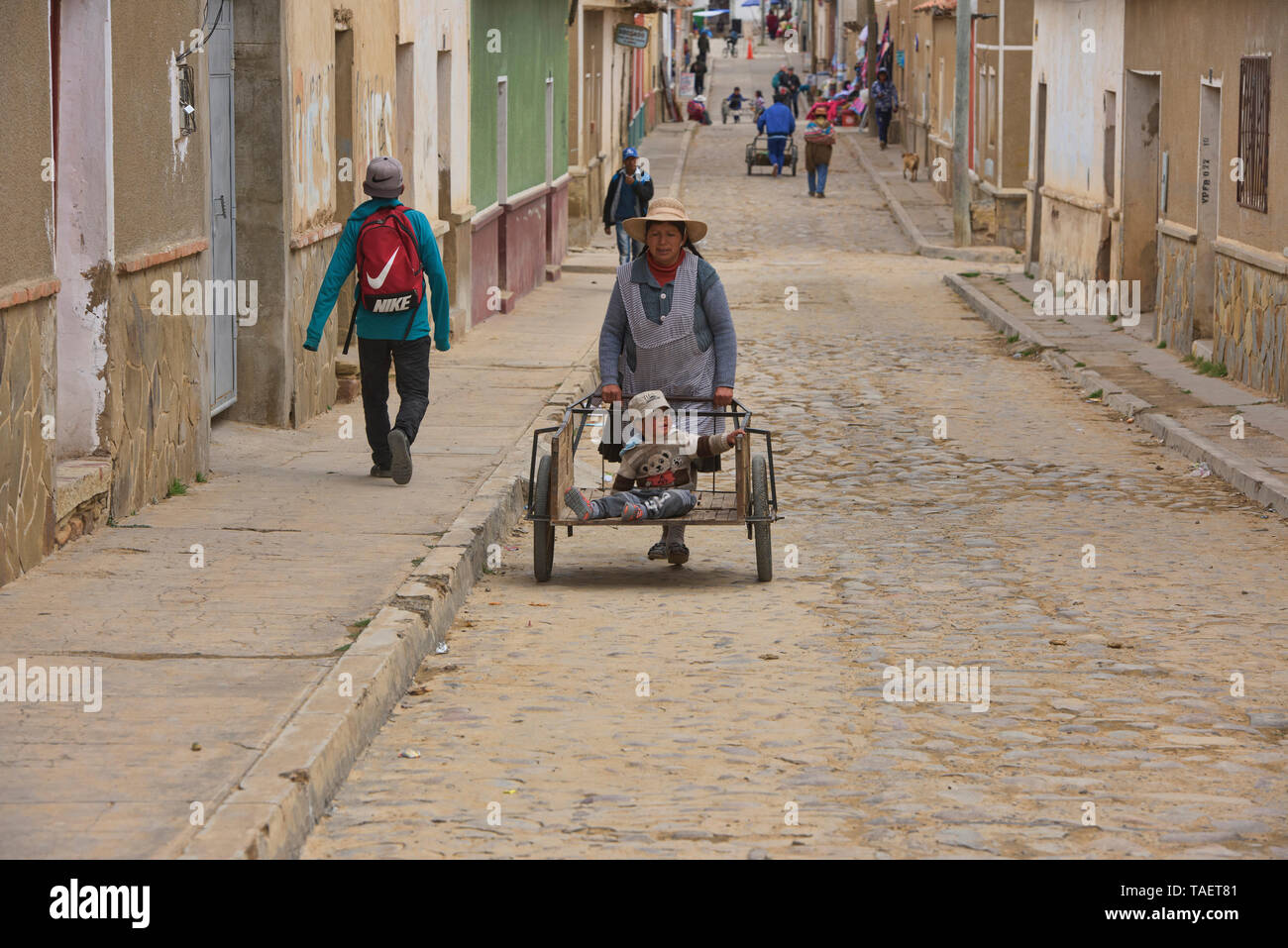 Rural bolivia street scene hi-res stock photography and images - Alamy