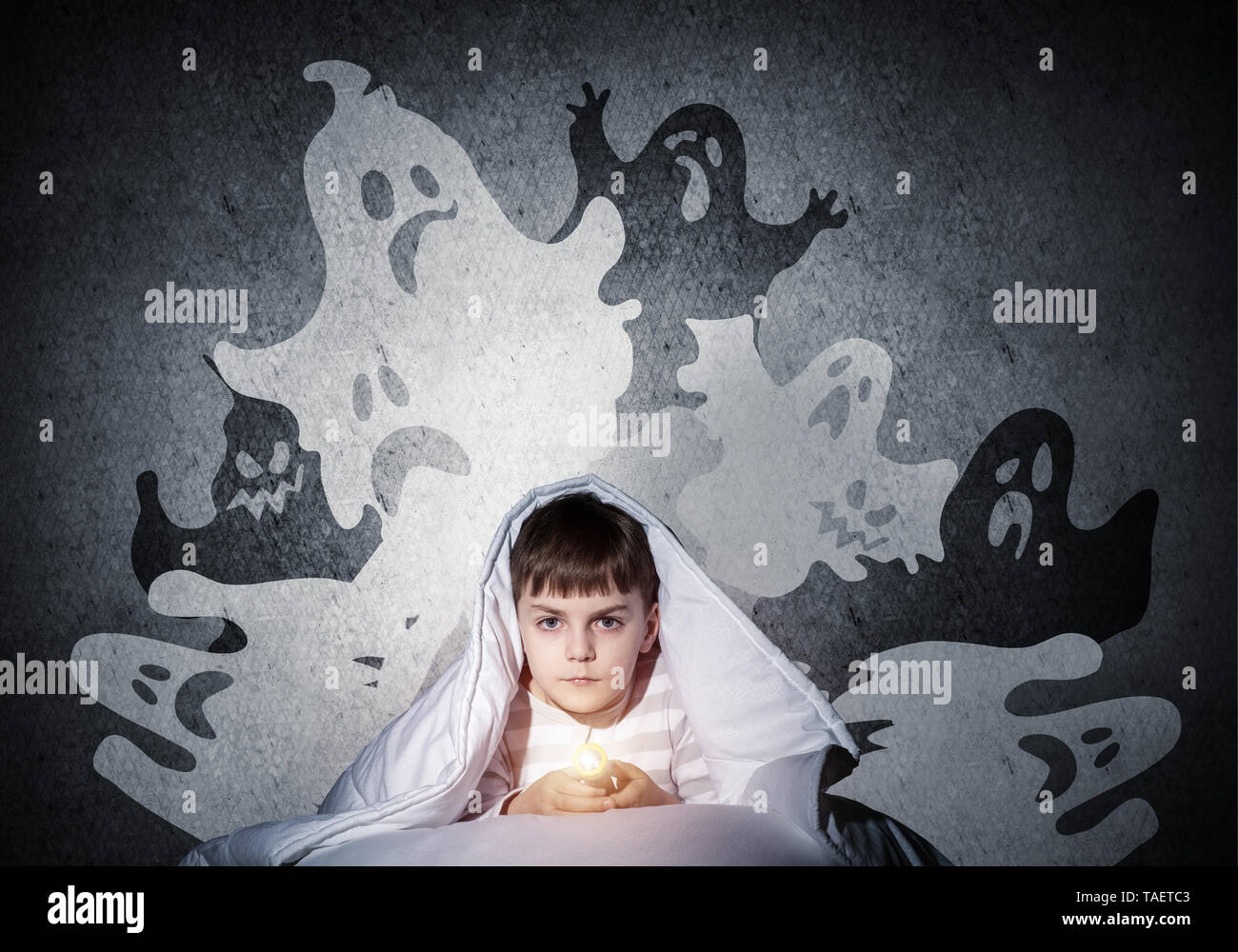 Child flashlight hi-res stock photography and images - Alamy