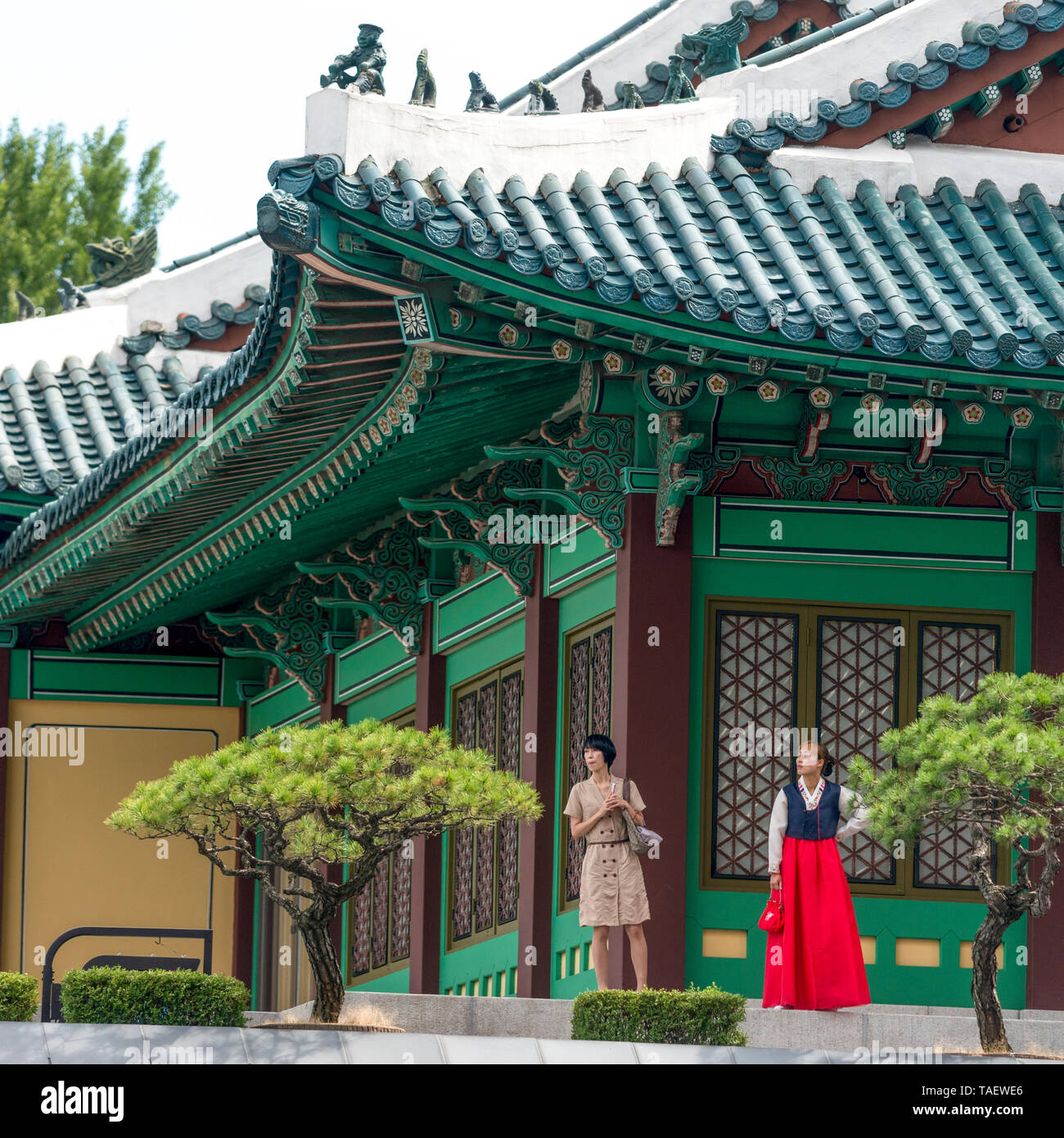 Women standing outside hotel, Shilla Hotel, Seoul, South Korea Stock ...