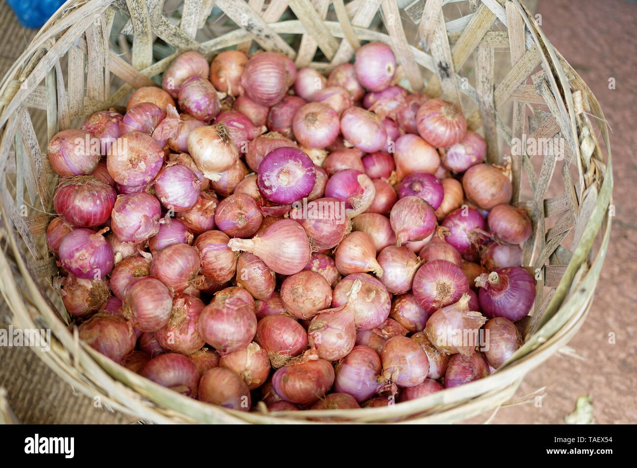 Fresh Red Onions in the Basket at traditional vegetable market Stock ...