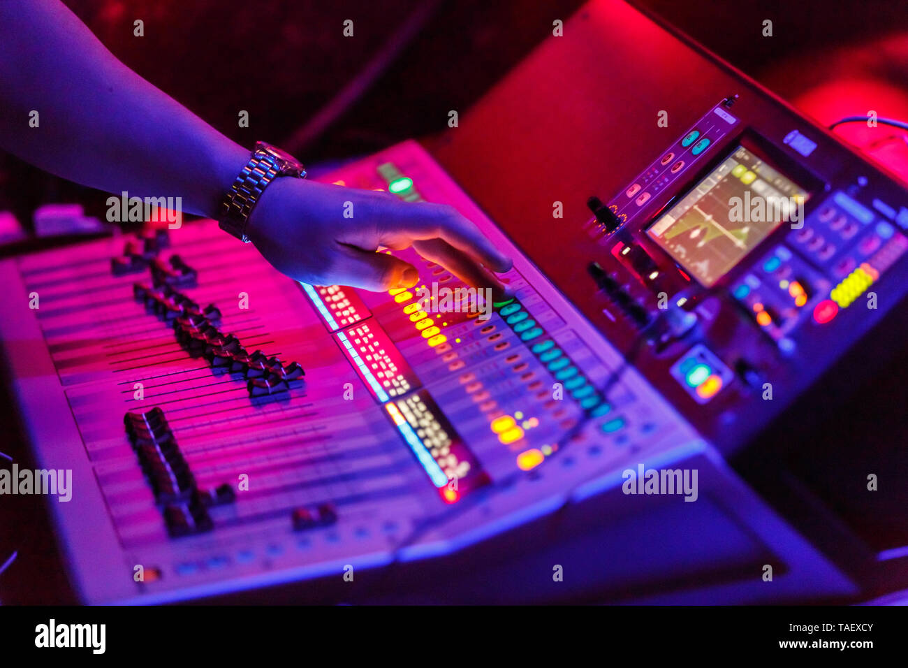 Sound engineer concert hi-res stock photography and images - Alamy