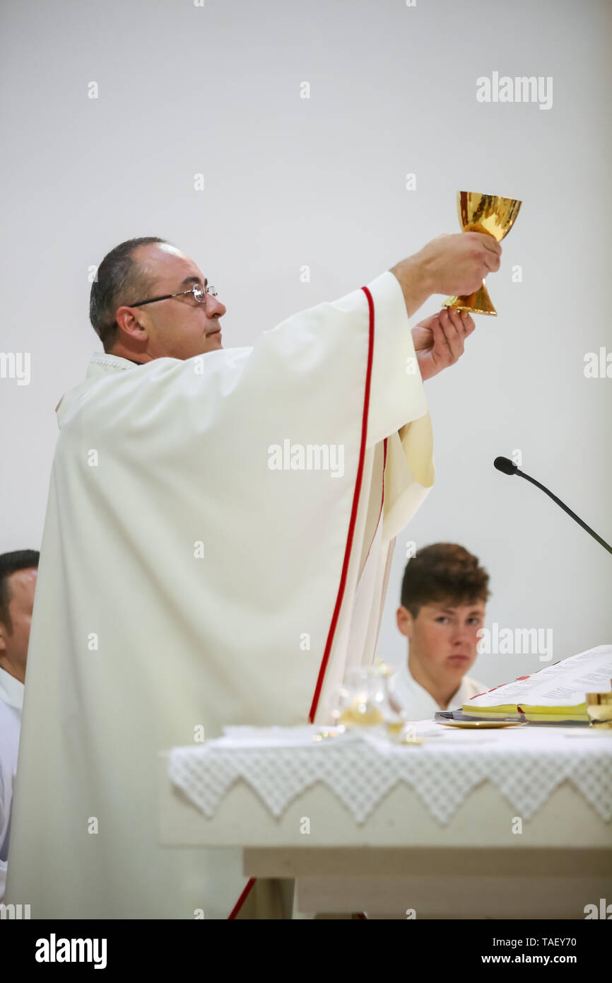Communion Church Priest High Resolution Stock Photography and Images ...