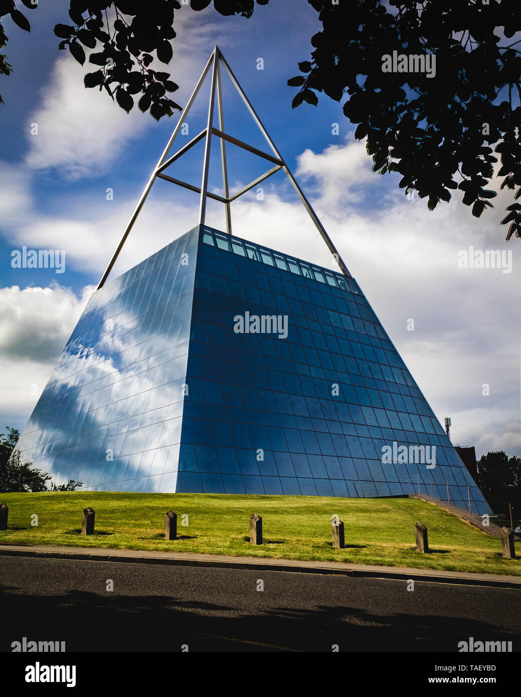 Building glass reflection triangle hi-res stock photography and images ...