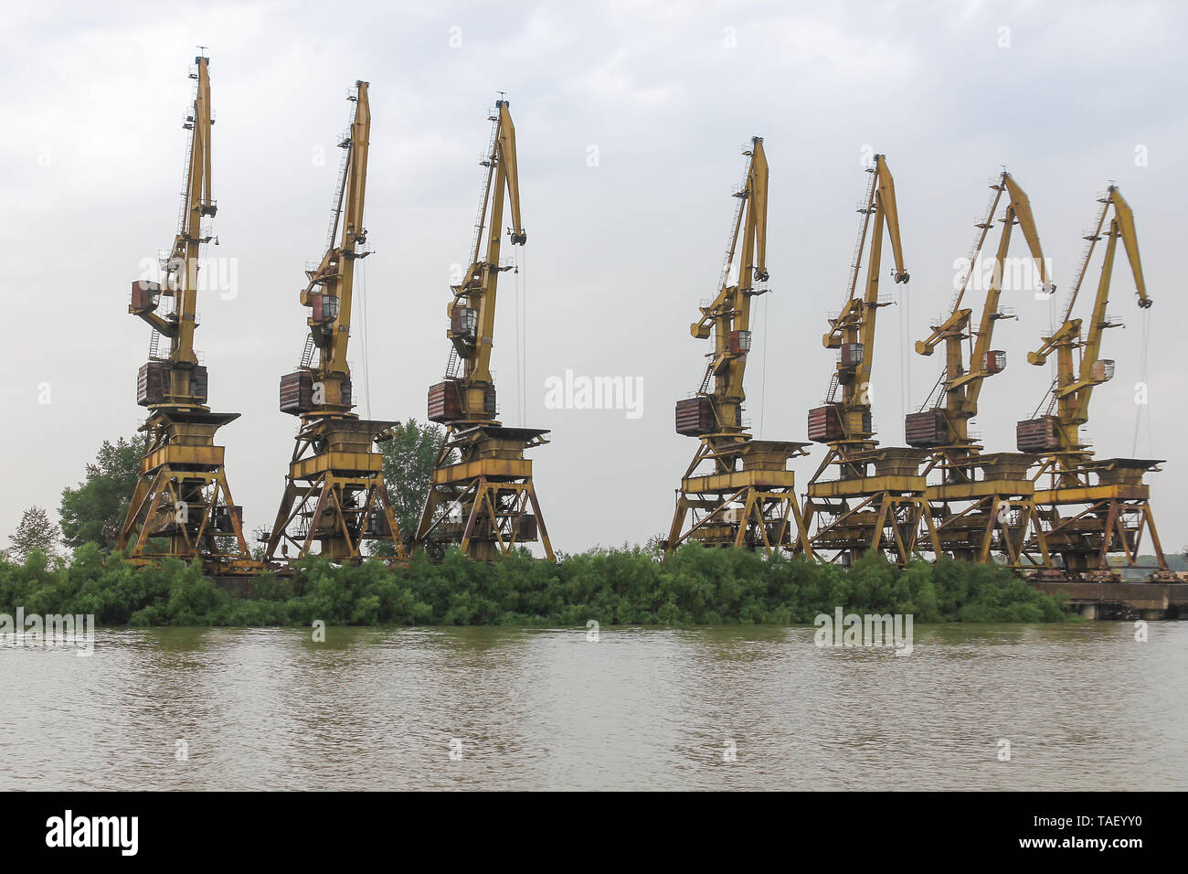 Old gantry cranes hi-res stock photography and images - Alamy