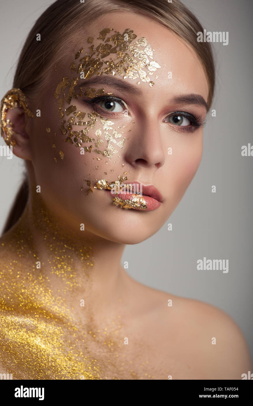 Glitter gold lips hi-res stock photography and images - Alamy