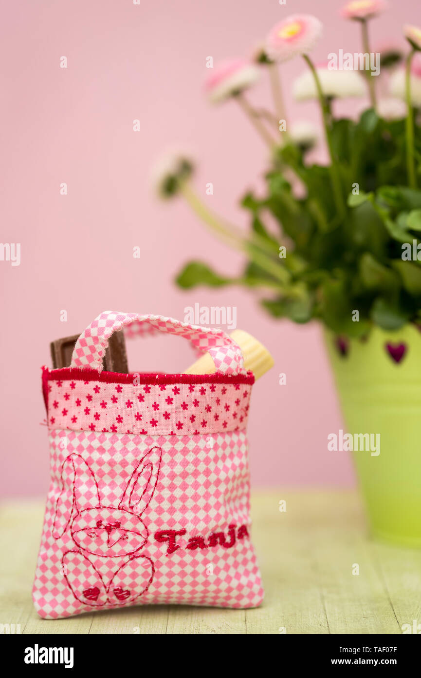 A small bag with the name Tanja embroidered is filled with a small gift ...