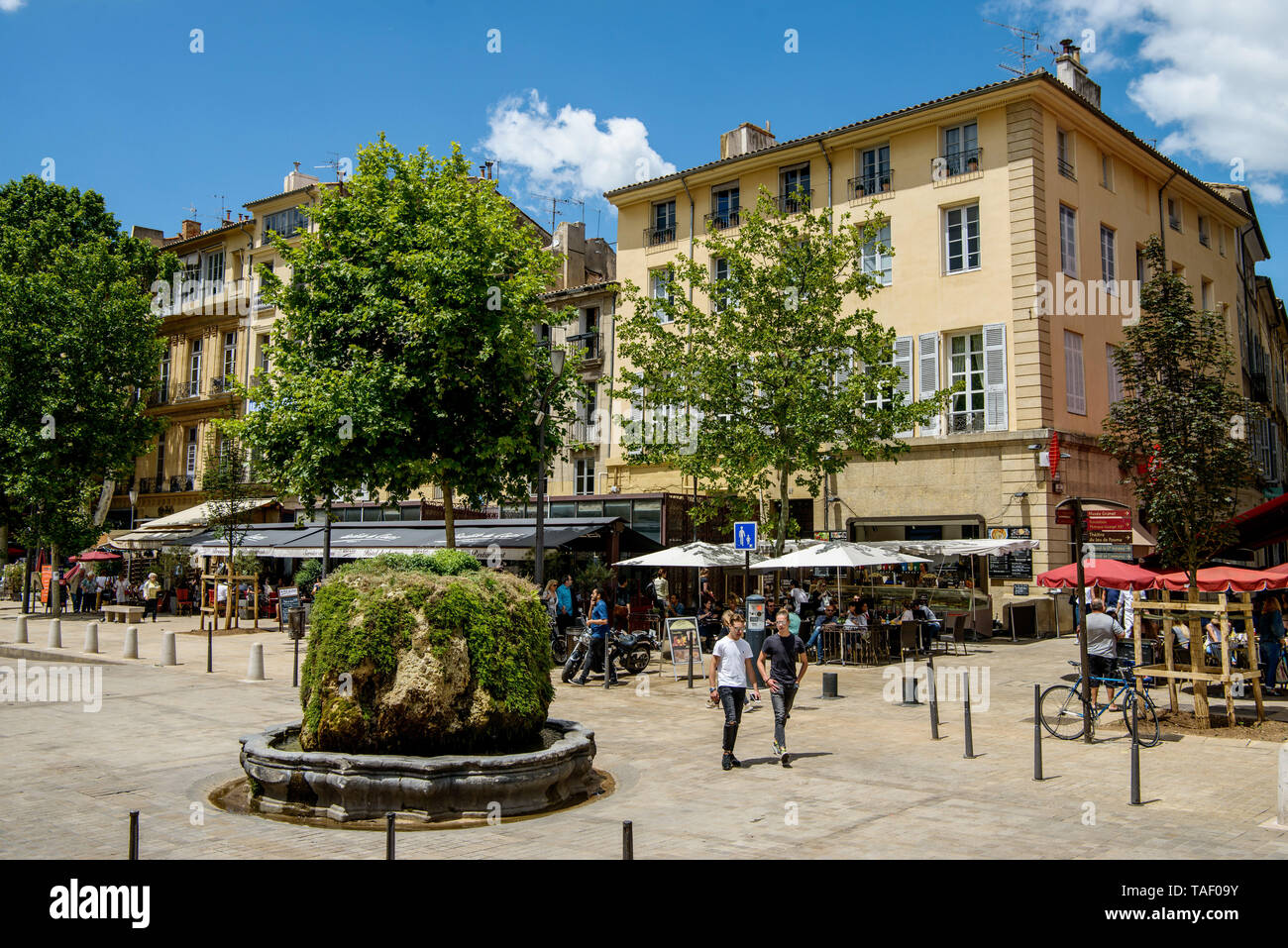 Aix en Provence (south-eastern France): Òcours MirabeauÓ avenue in the ...