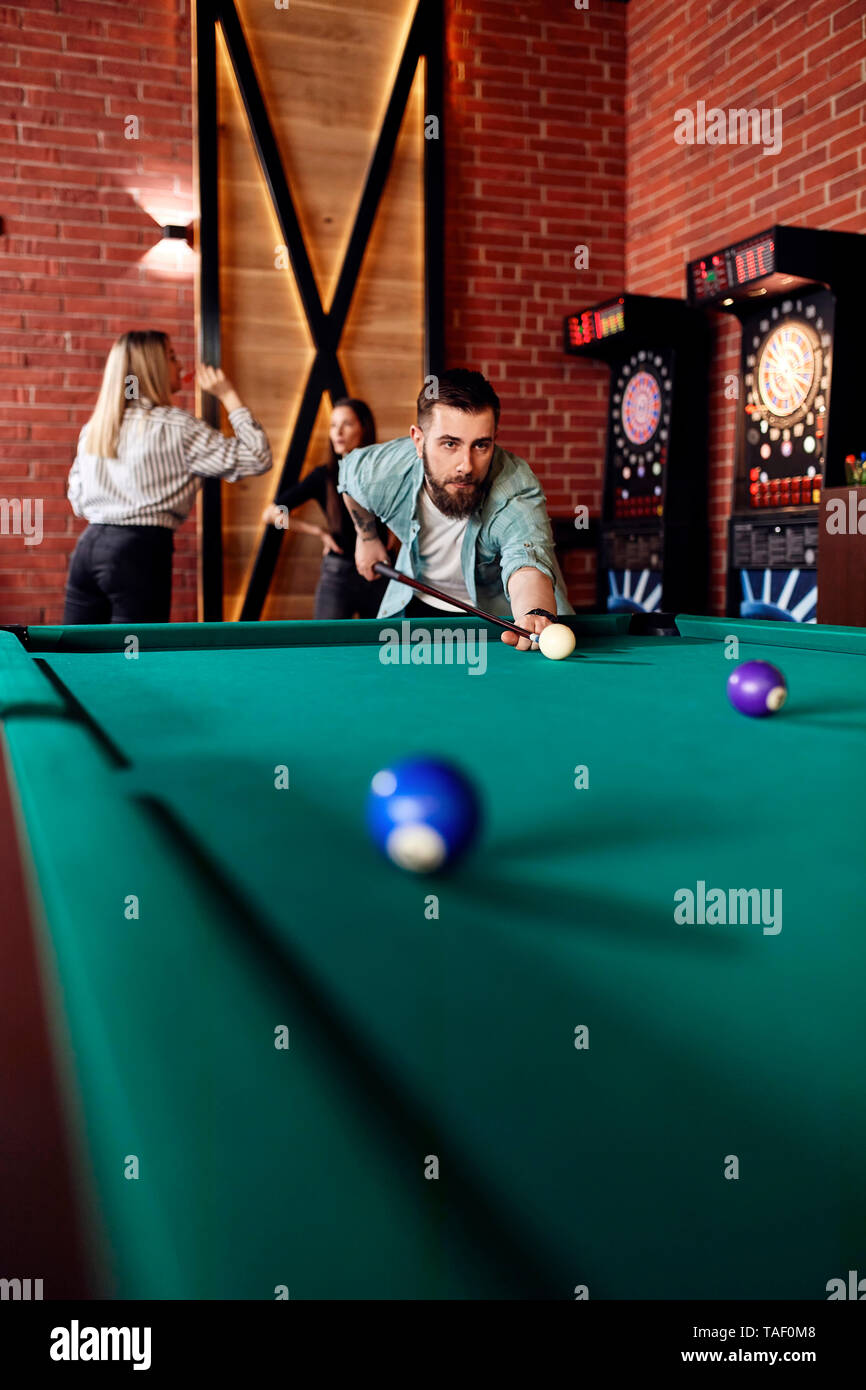 Playing billiards hi-res stock photography and images - Alamy