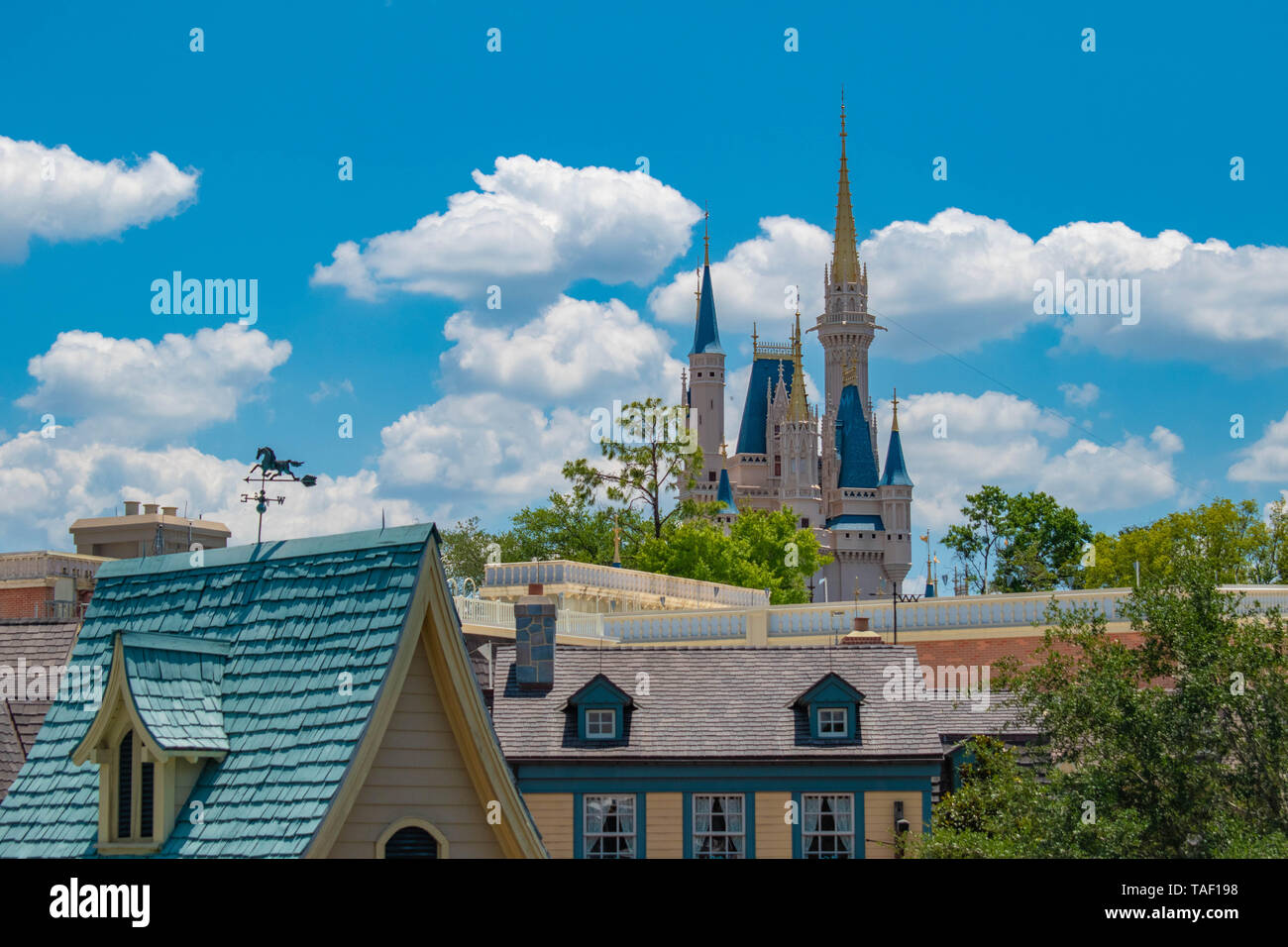 Buildings at disney world magic kingdom hi-res stock photography and ...