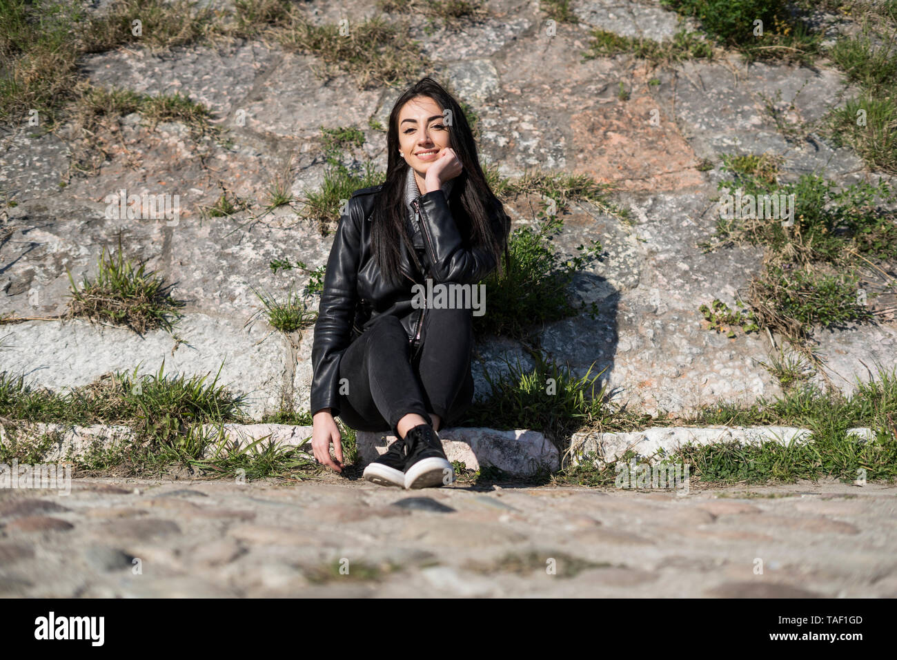 Sitting on the curb hi-res stock photography and images - Alamy