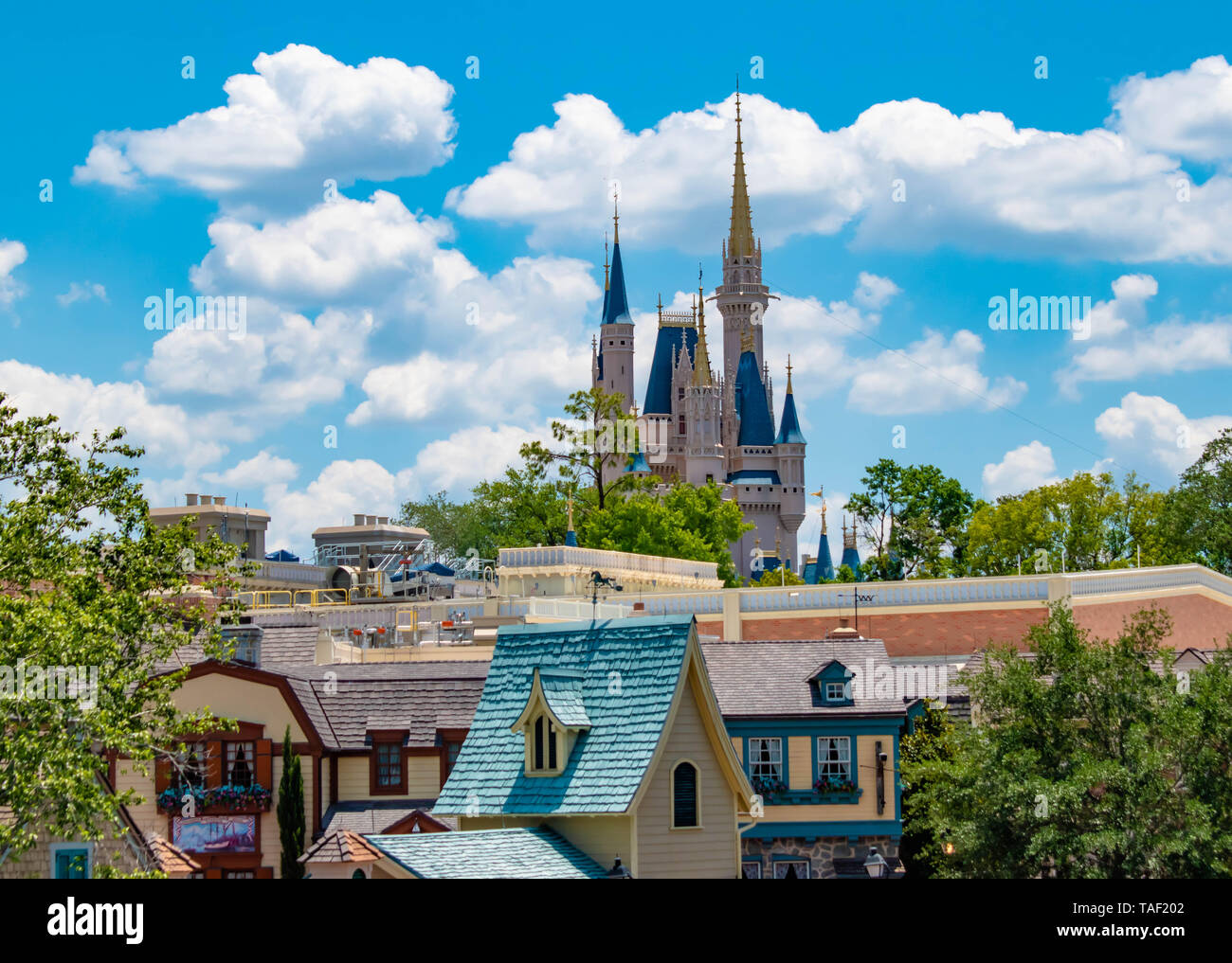Buildings at disney world magic kingdom hi-res stock photography and ...