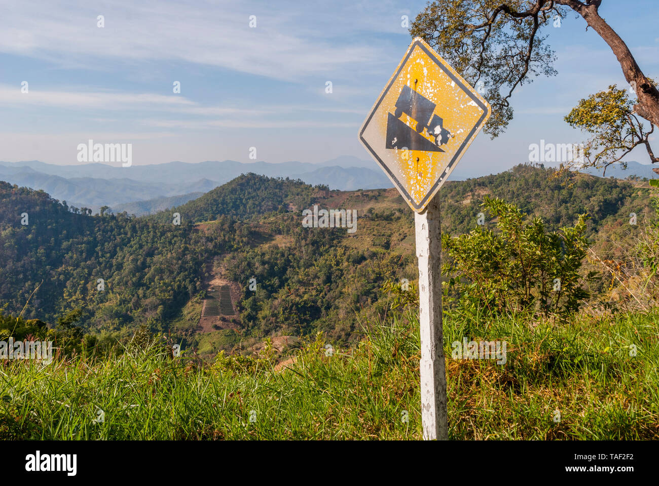 Yellow road sign steep hill hi-res stock photography and images - Alamy