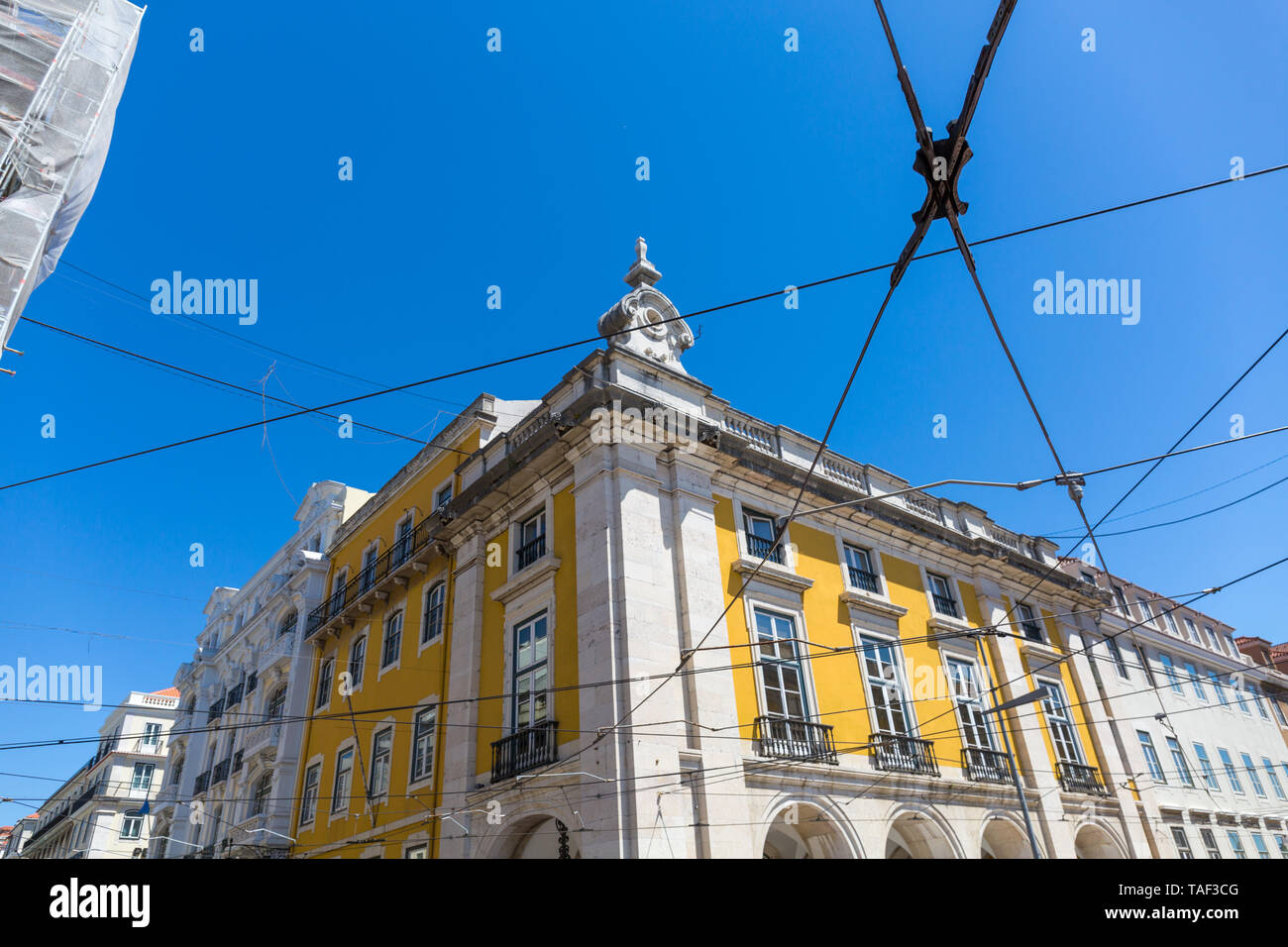 Overhead tram lines hi-res stock photography and images - Alamy