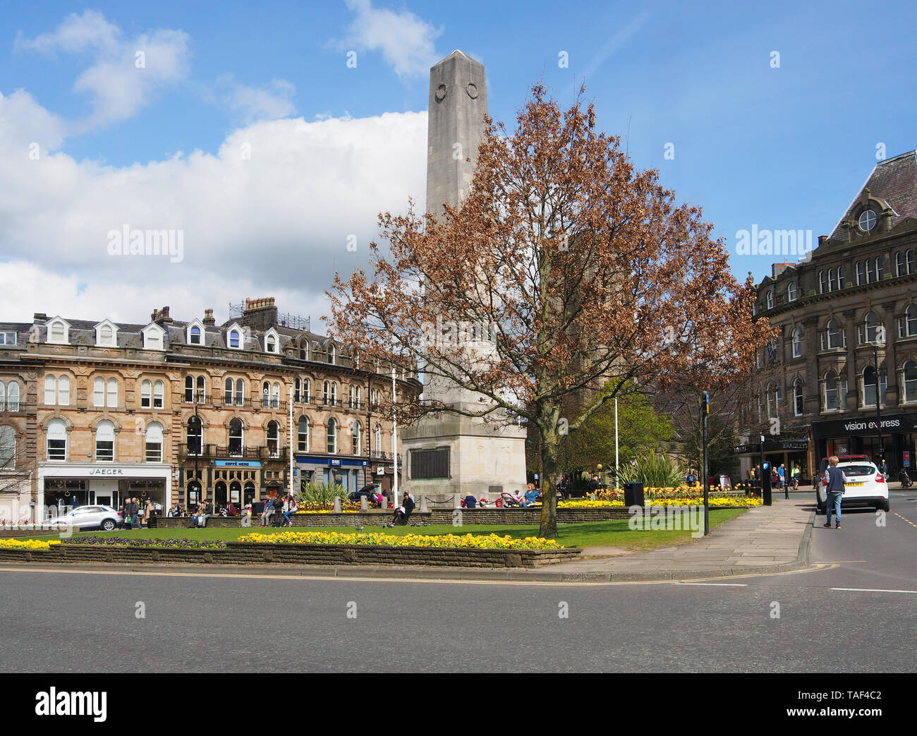 English town centre harrogate hi-res stock photography and images - Alamy