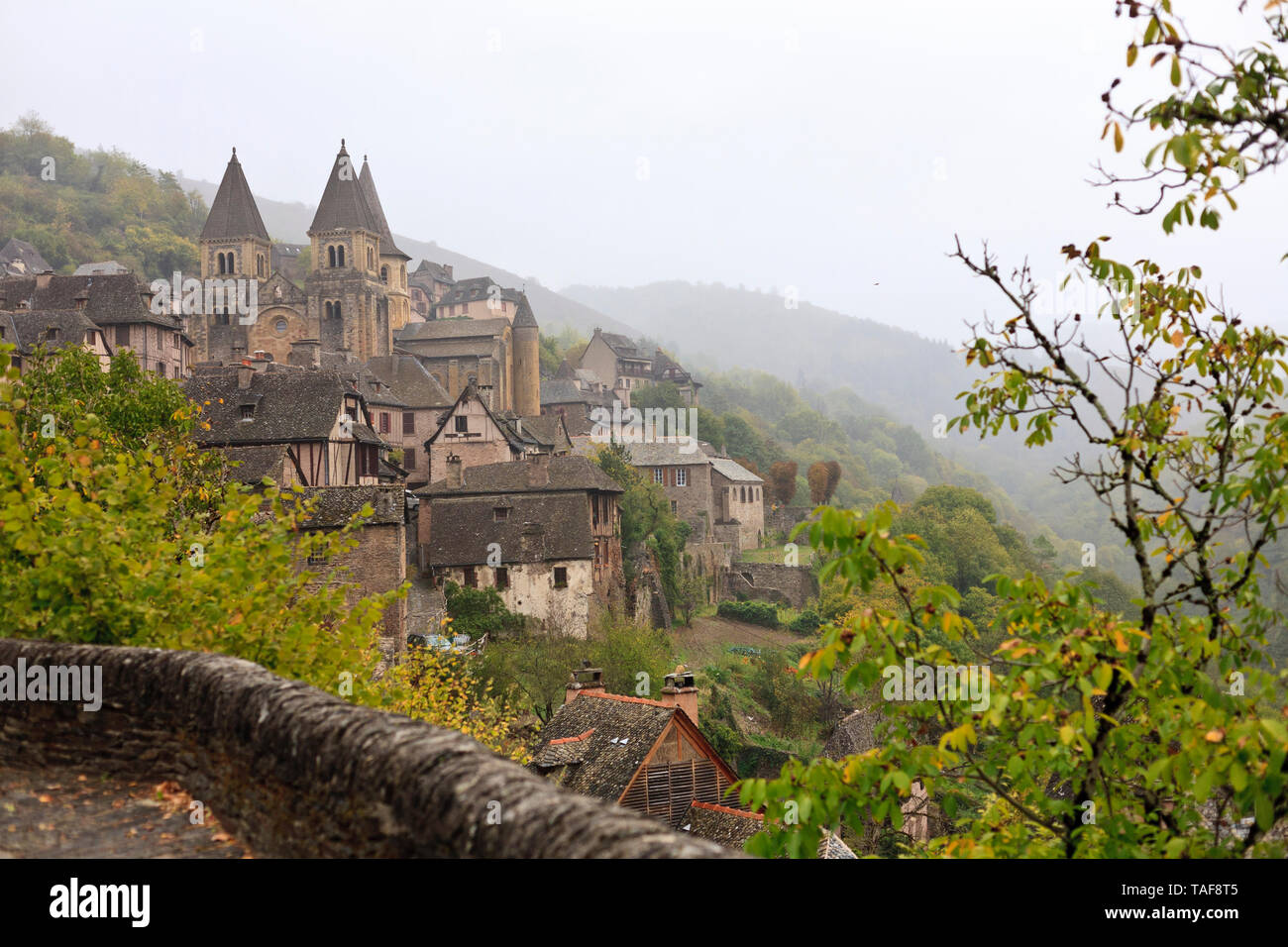 Conques village hi-res stock photography and images - Alamy