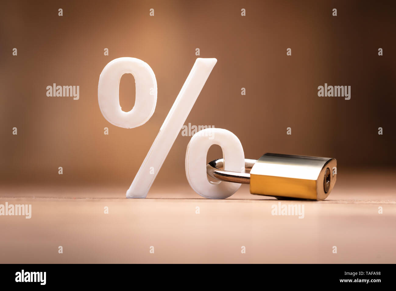 Golden percentage sign hi-res stock photography and images - Alamy