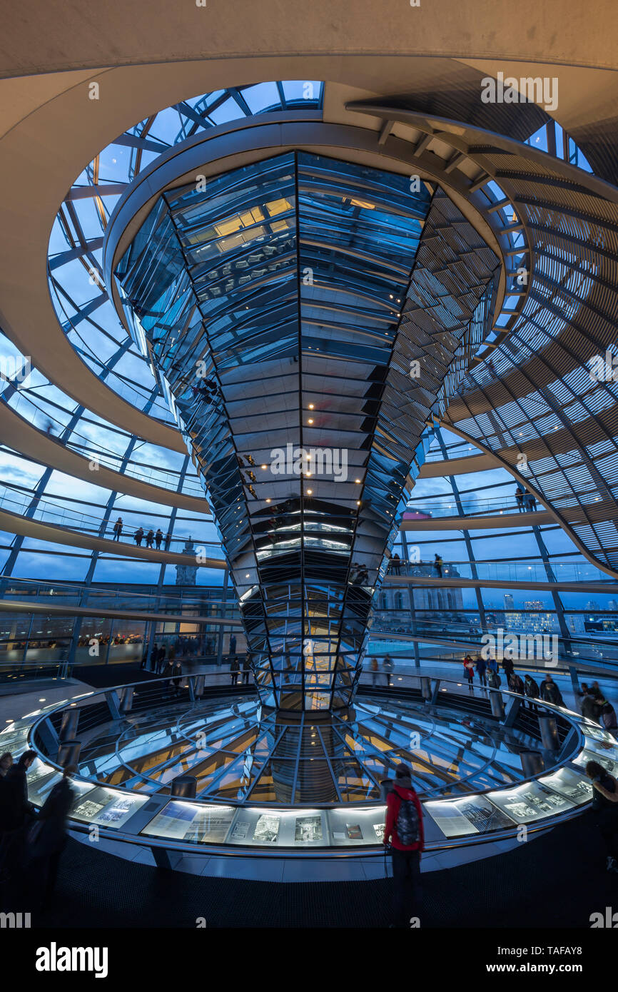 Tourists inside the futuristic glass dome on top of the Reichstag ...