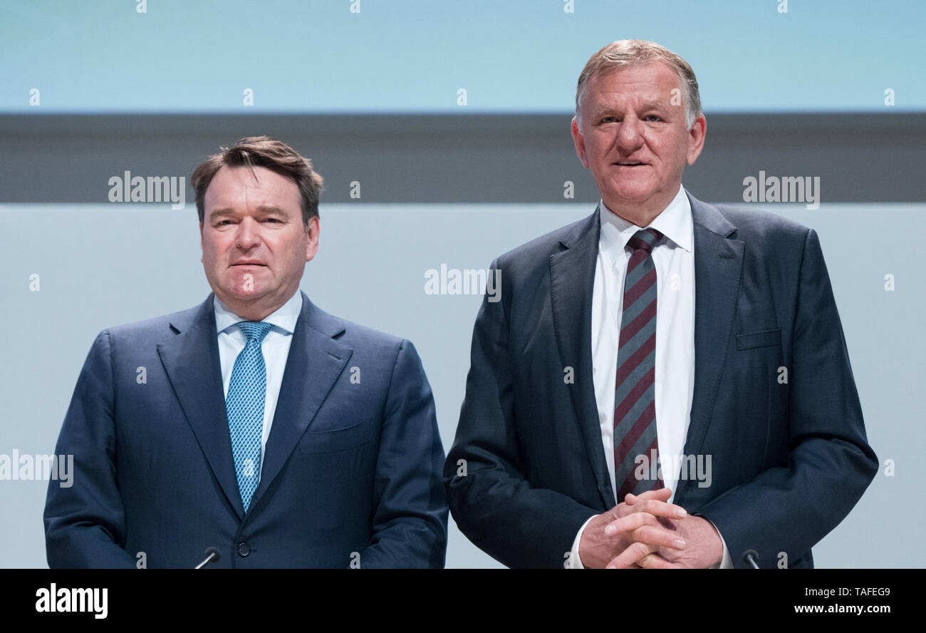 Berlin, Deutschland. 14th May, 2019. lr: Abraham SCHOT (Bram Schot) (VW ...