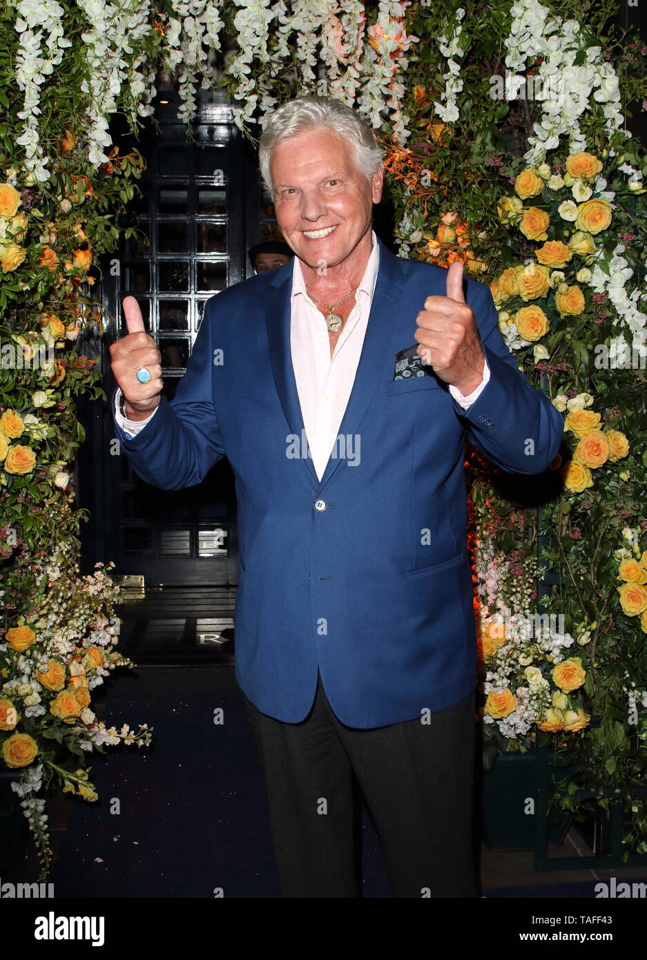 Jess conrad hi-res stock photography and images - Alamy