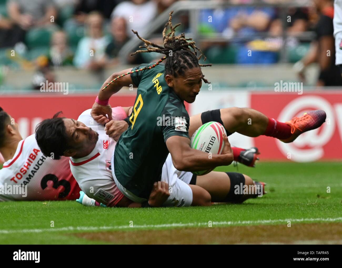 Line 25 hi-res stock photography and images - Alamy