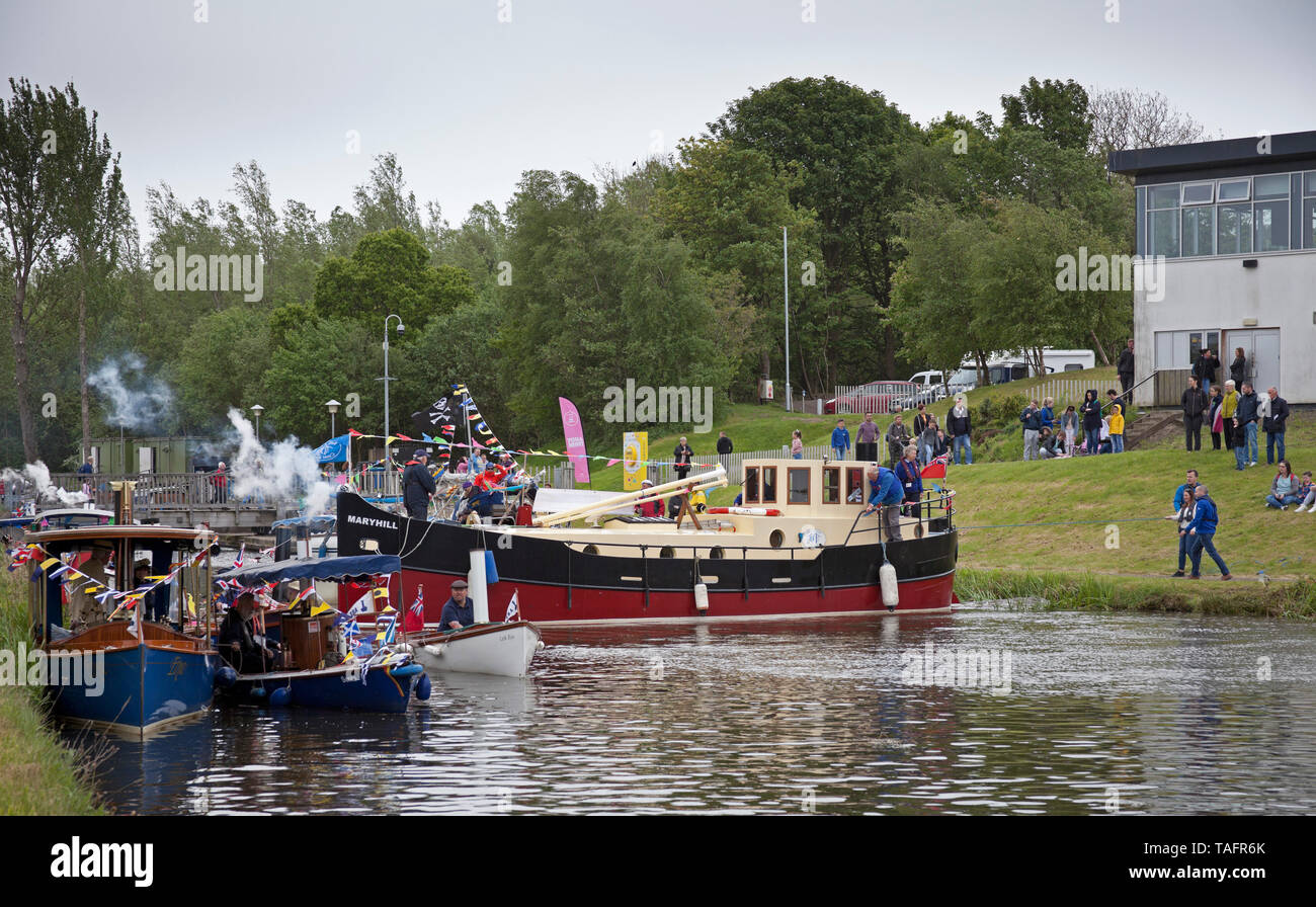 Steam puffers hi-res stock photography and images - Alamy