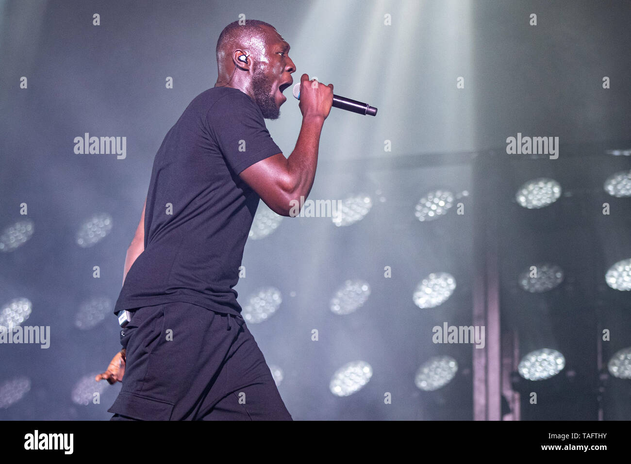 Glastonbury headliner hi-res stock photography and images - Alamy