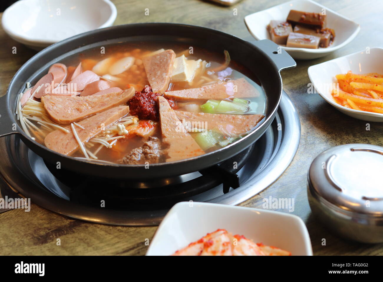 Force pot ARMY BASE STEW，BUDAE JIGAE RECIPE Stock Photo - Alamy