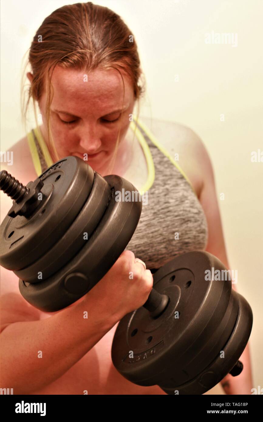 Woman weightlifter hi-res stock photography and images - Alamy
