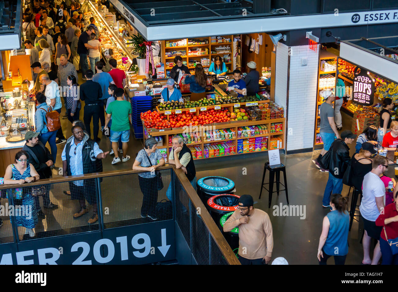 Hundreds of foodies crowd and queue up the newly opened Essex Market in ...