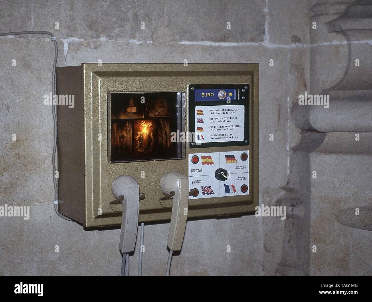 APARATO TELEFONICO QUE CUENTA LA HISTORIA DE LA CATEDRAL. Location ...