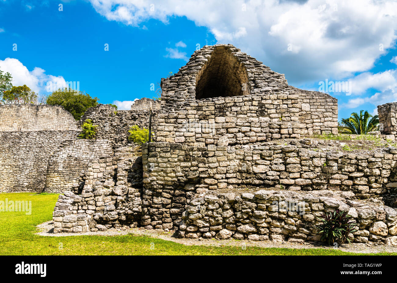 Ruin mayan building old hi-res stock photography and images - Alamy
