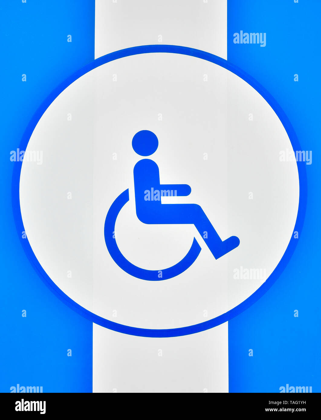 Blue sign for wheelchair users hi-res stock photography and images - Alamy