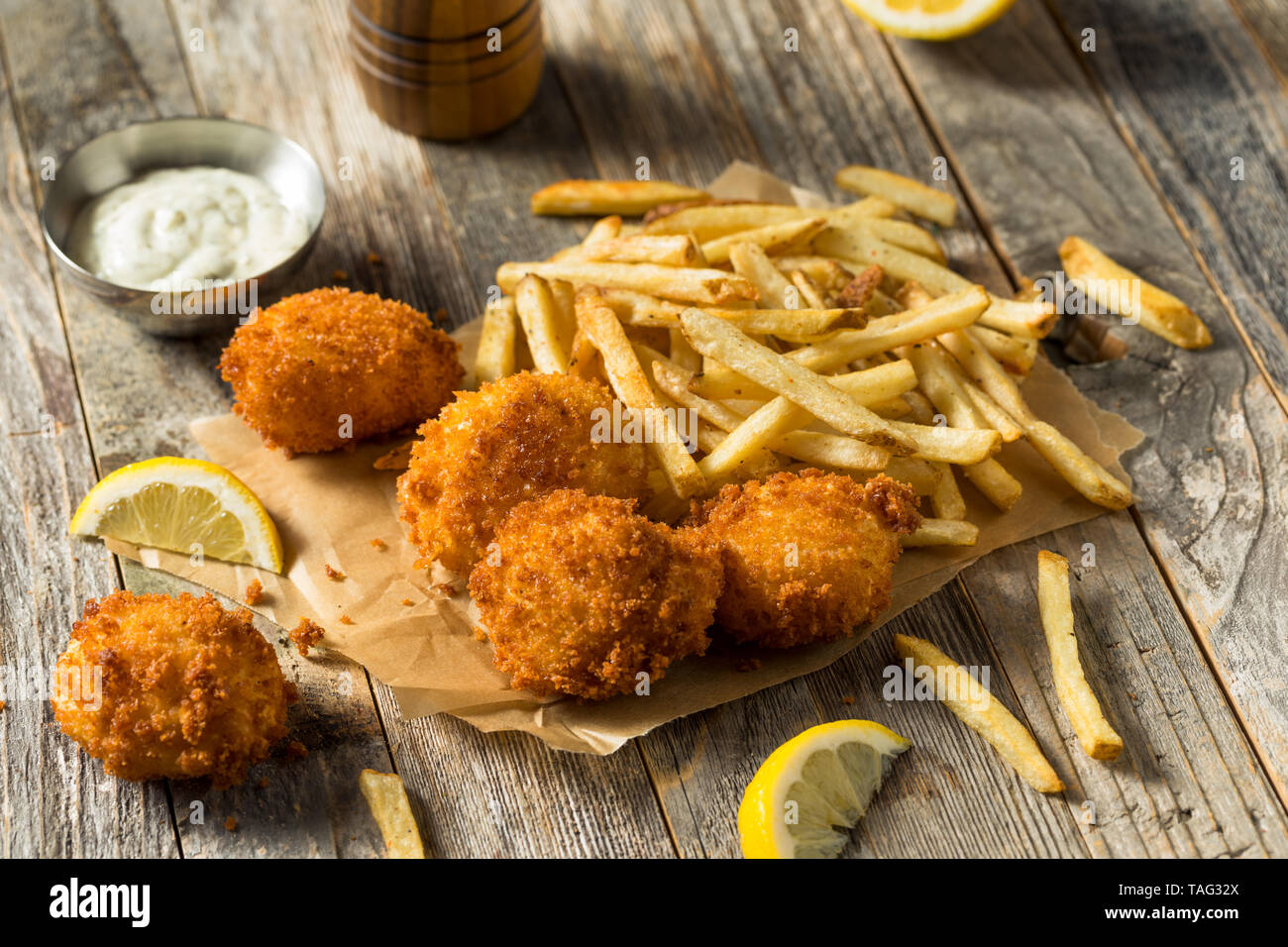 Scallops and fries hi-res stock photography and images - Alamy