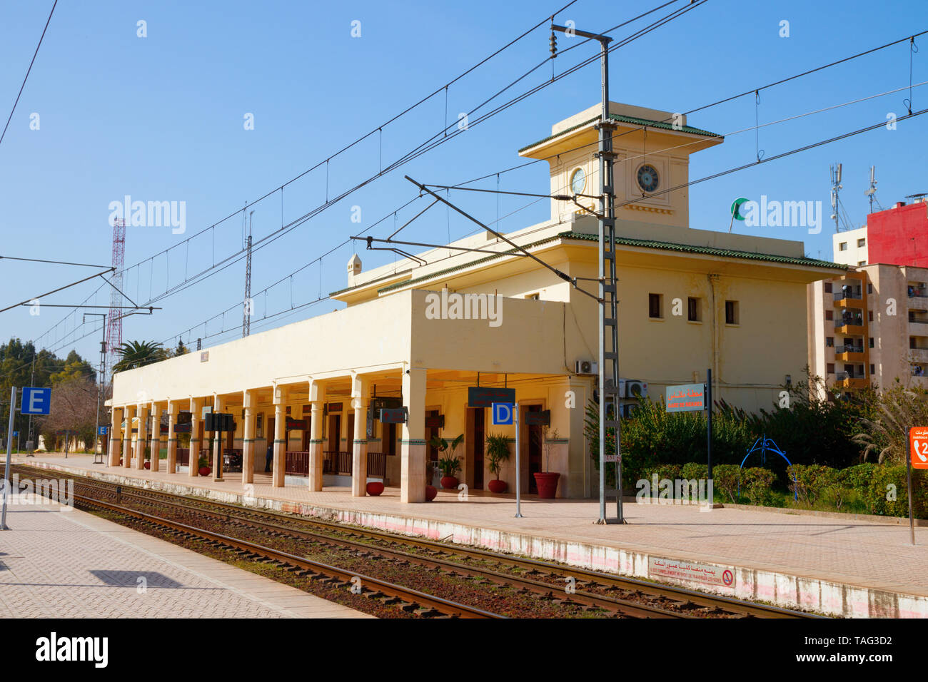 Infrastructure africa building hi-res stock photography and images - Alamy