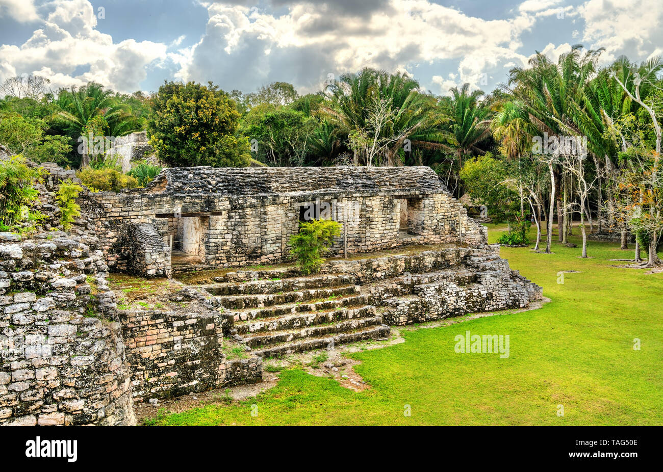 Ruin mayan building old hi-res stock photography and images - Alamy