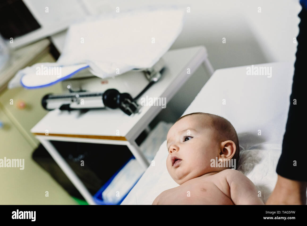 Newborn baby during exam in hi-res stock photography and images - Alamy