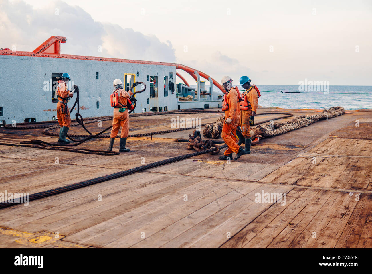 Vessel crew preparing vessel for static tow tanker lifting Stock Photo ...