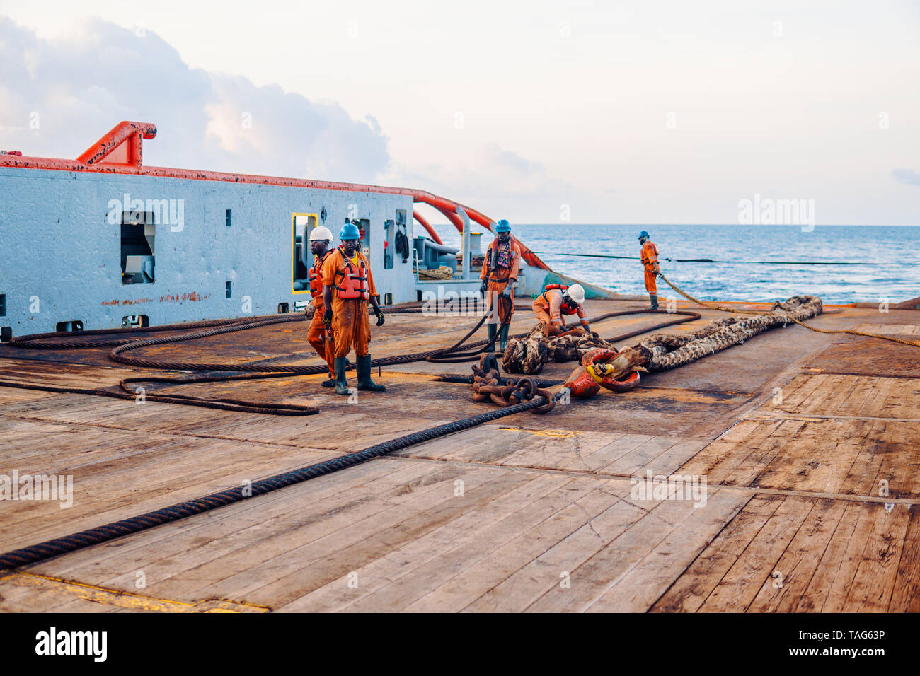 Vessel crew preparing vessel for static tow tanker lifting Stock Photo ...