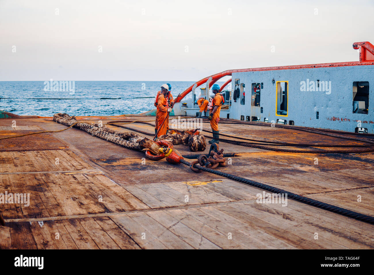 Vessel crew preparing vessel for static tow tanker lifting Stock Photo ...