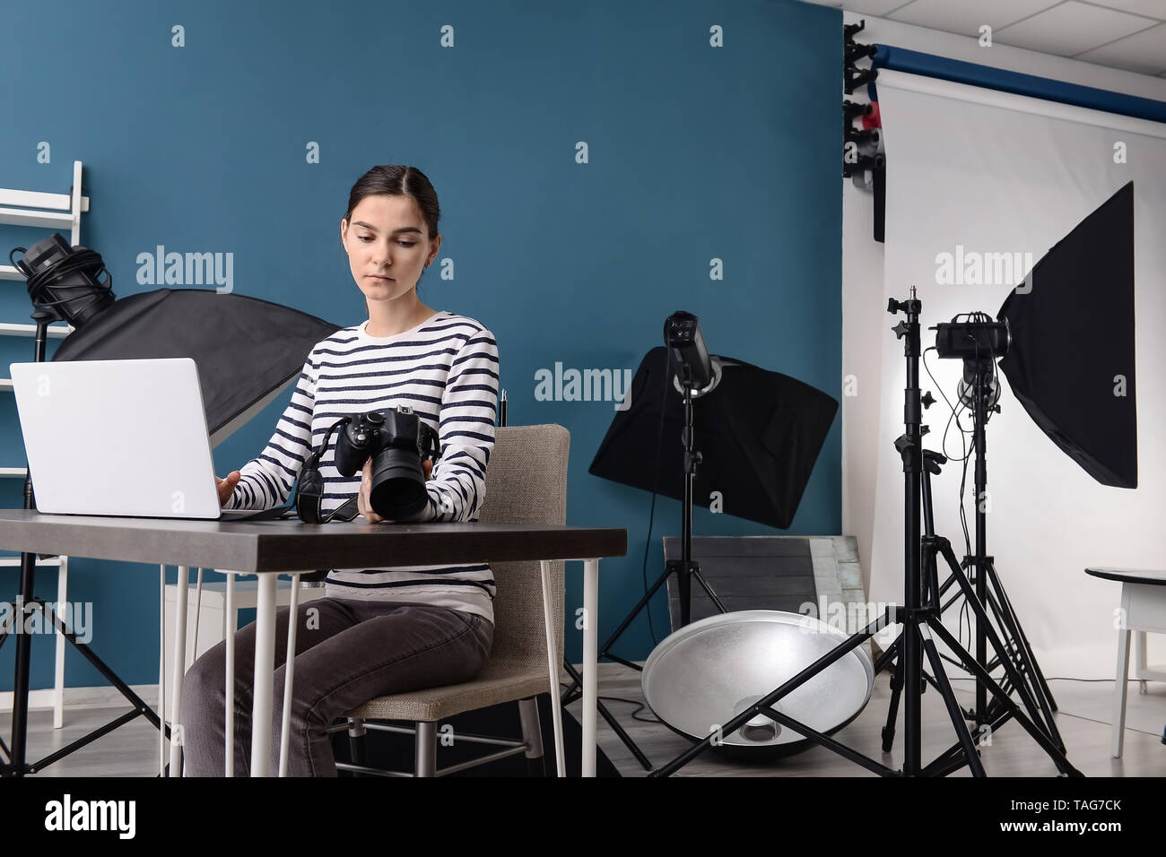 Female photographer working in professional studio Stock Photo - Alamy