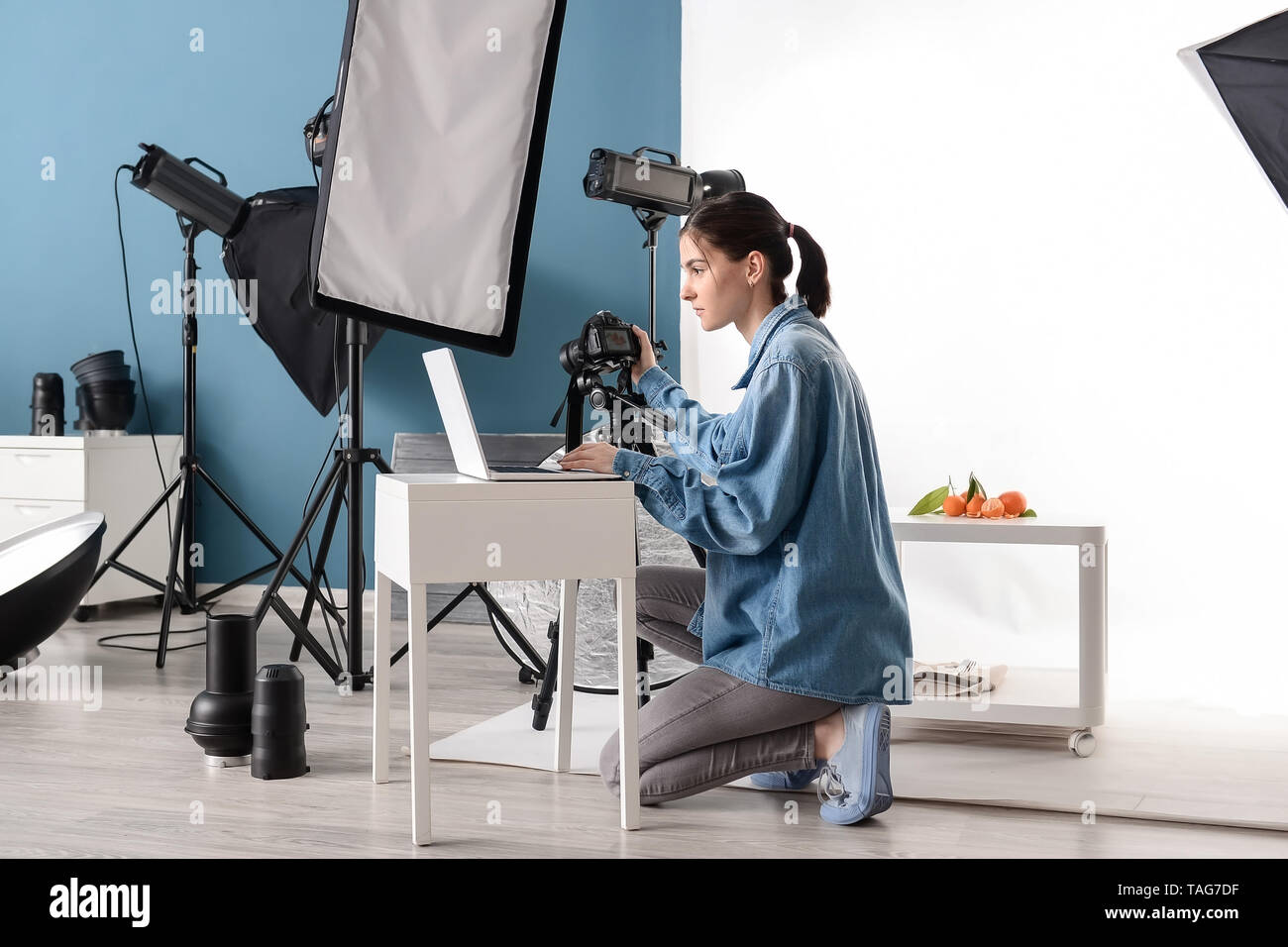 Female photographer working in professional studio Stock Photo - Alamy